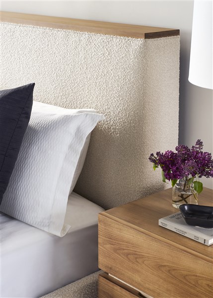 Edge King Bed V7015KHF - Our Products - Vanguard Furniture